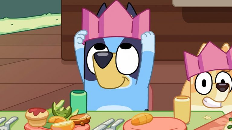Festive crown - Bluey Official Website