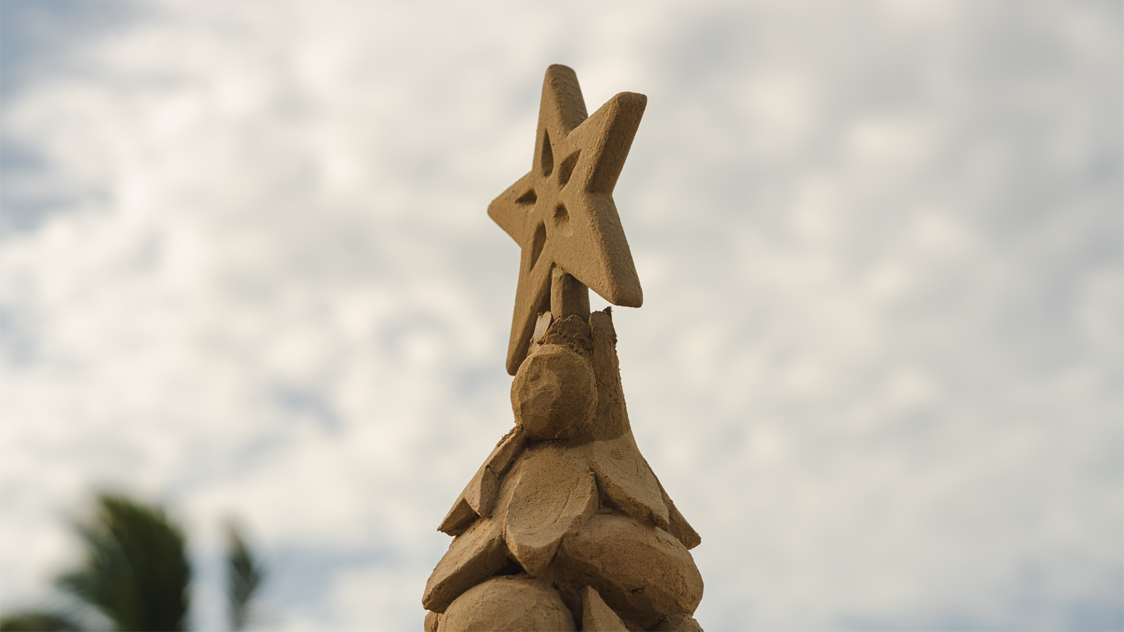 The Making of Festive Sand Art - Bluey Official Website