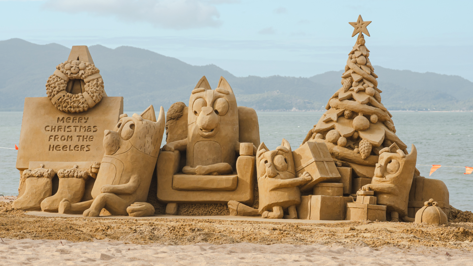 The Making of Festive Sand Art - Bluey Official Website